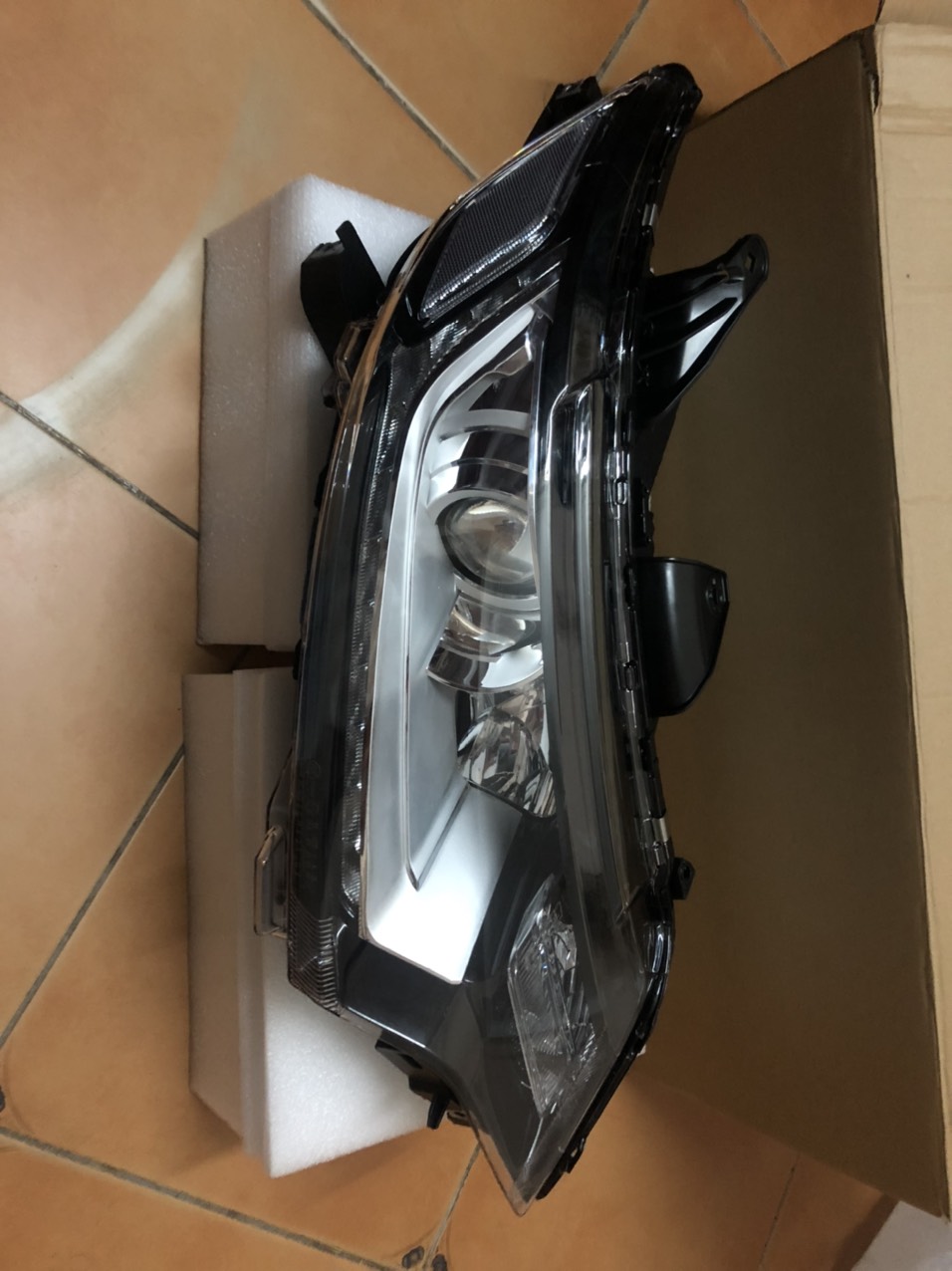 Đèn pha uotlander 1 bi halogen 18 - 20 8301C854-8301C191 - Phụ tùng ...