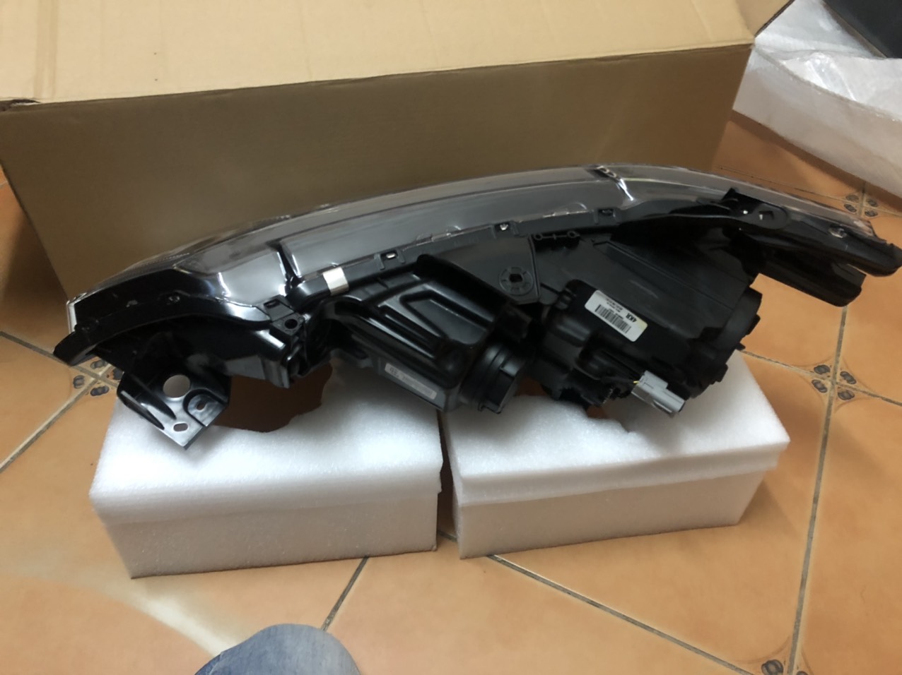 Đèn pha uotlander 1 bi halogen 18 - 20 8301C854-8301C191 - Phụ tùng ...