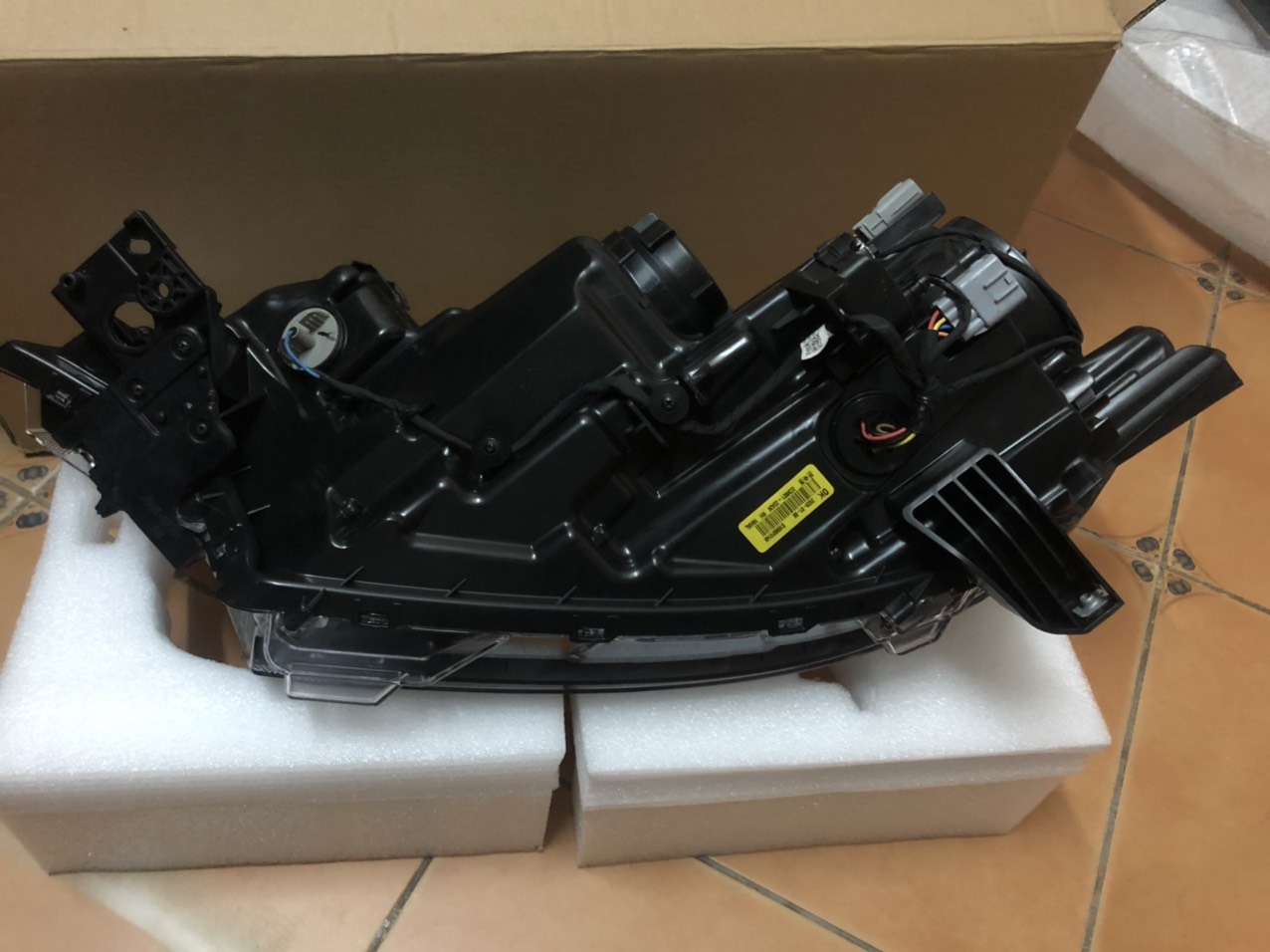 Đèn pha uotlander 1 bi halogen 18 - 20 8301C854-8301C191 - Phụ tùng ...