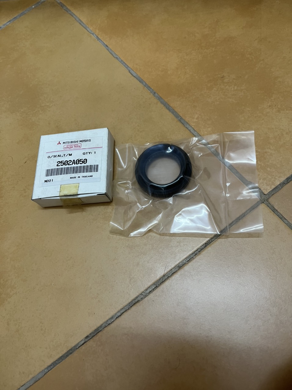Phớt láp bên phụ mitsubishi attrage, mirage MT, số sàn 2502A050 - Phụ ...