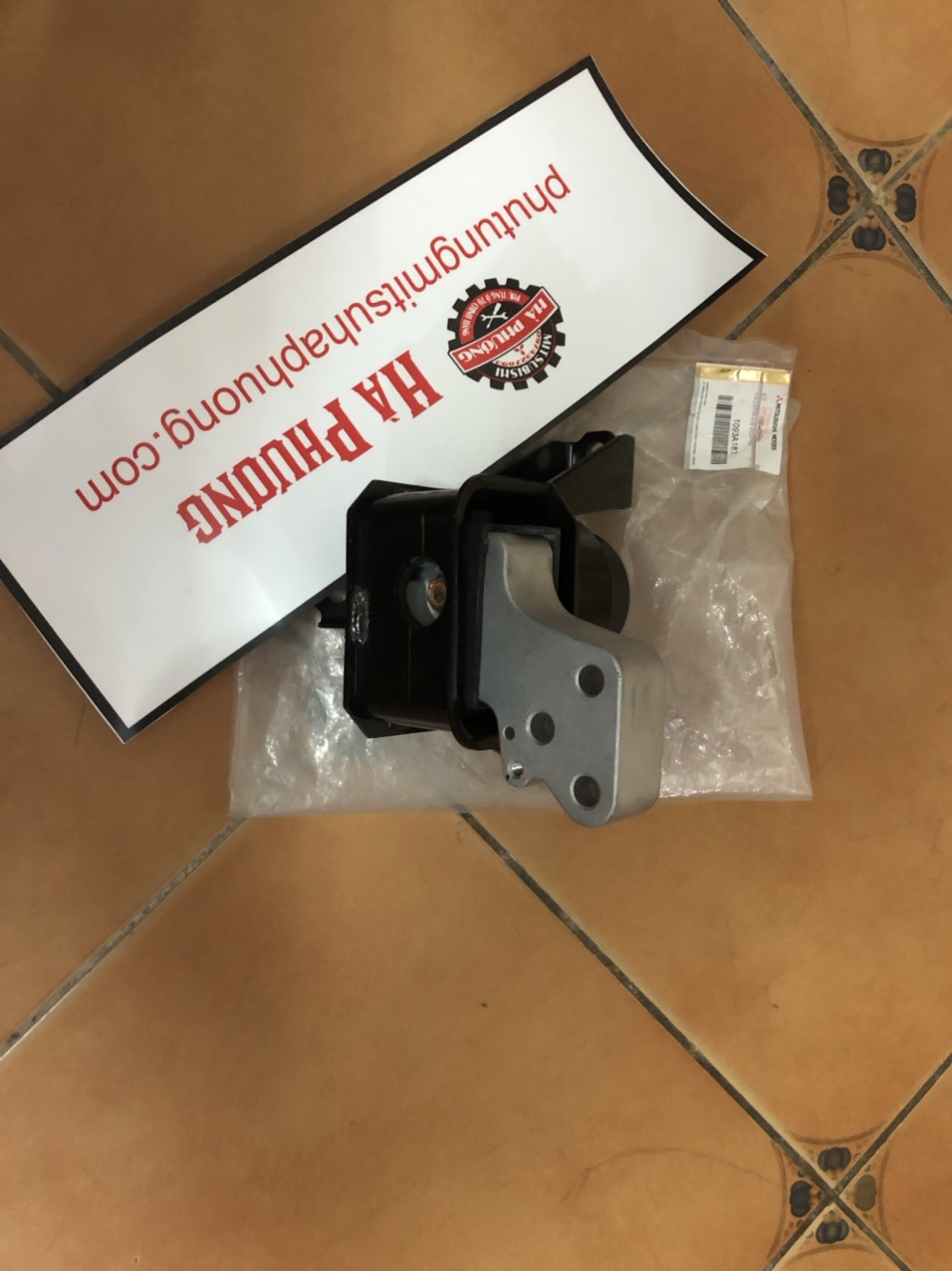 chân đầu máy chân máy dầu mitsubishi xpander bên phải 1093A183 - Phụ ...