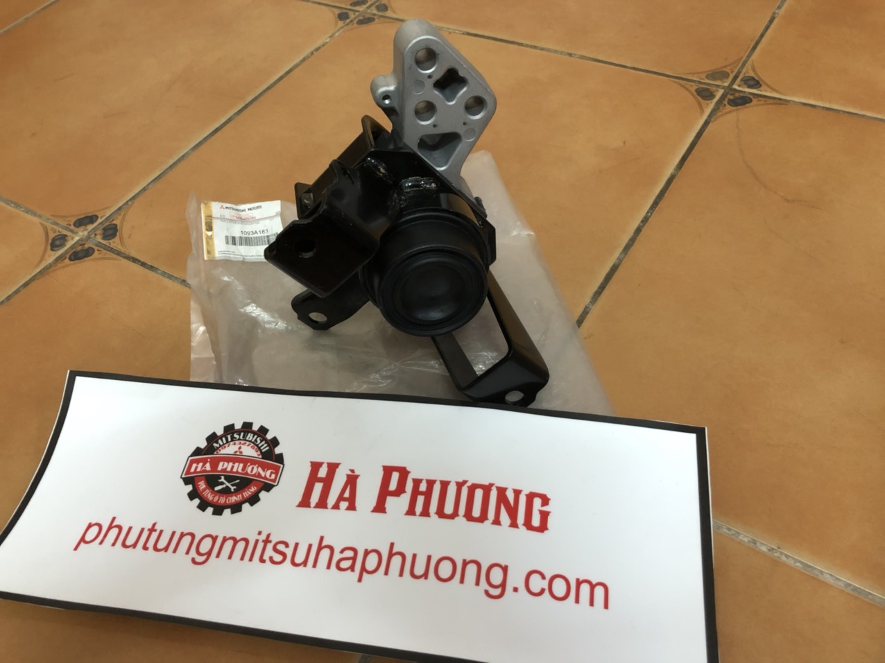 chân đầu máy chân máy dầu mitsubishi xpander bên phải 1093A183 - Phụ ...