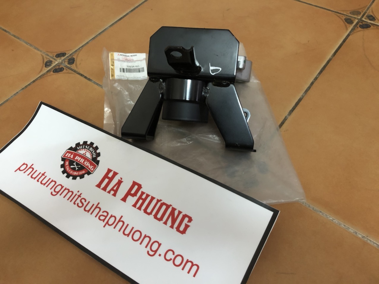 chân đầu máy chân máy dầu mitsubishi xpander bên phải 1093A183 - Phụ ...