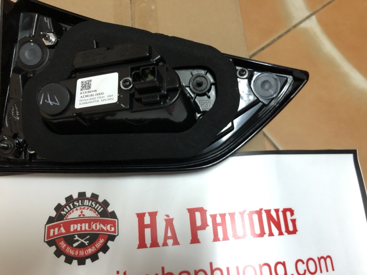 đèn hậu trong bên phụ oto mitsubishi xpander 8330B908 - Phụ tùng ...
