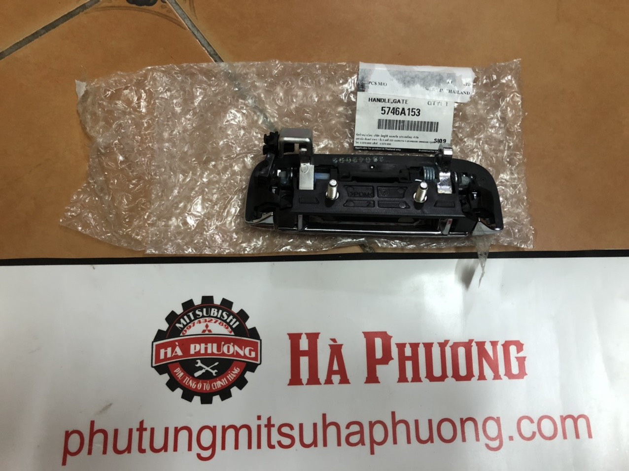 Tay mở cửa thùng sau mitsubishi triton 2015 - 2019 xịn chính hãng, uy ...