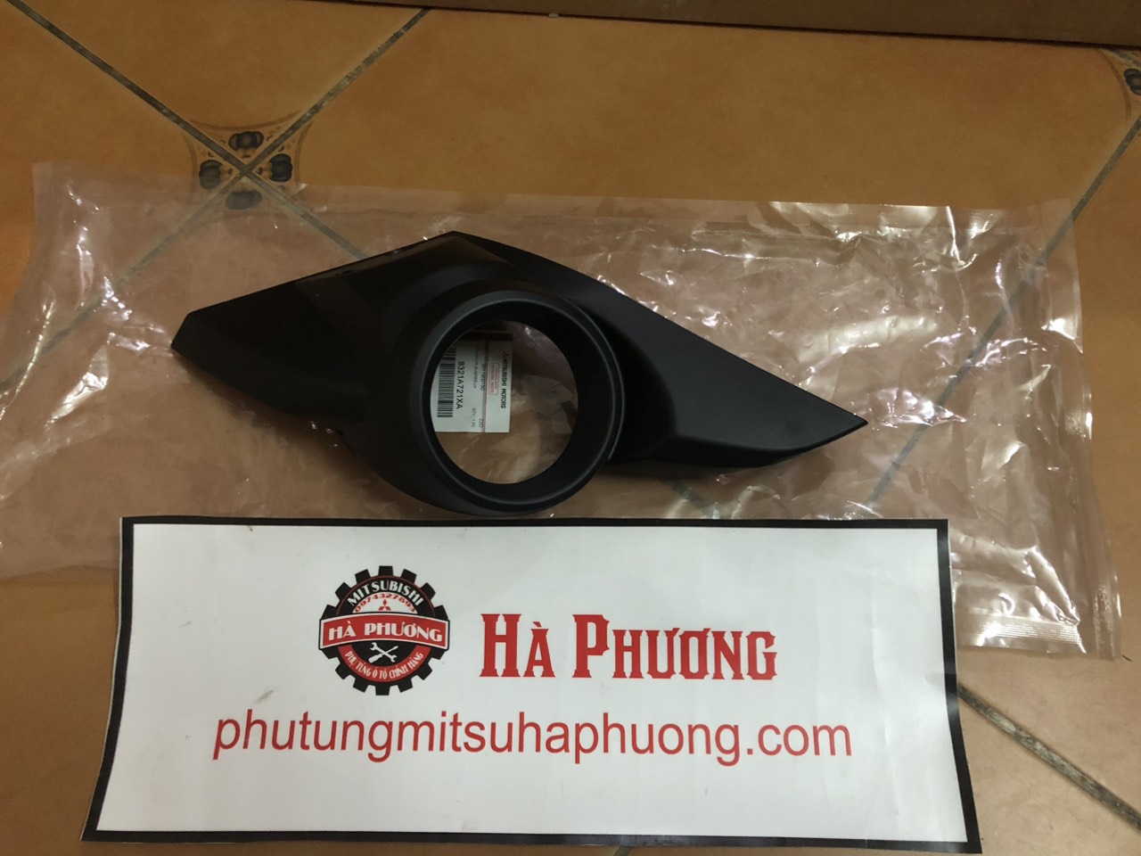 ốp đèn gầm xe mitsubishi xpander bản mt nhựa đen : 8321A721XA ...