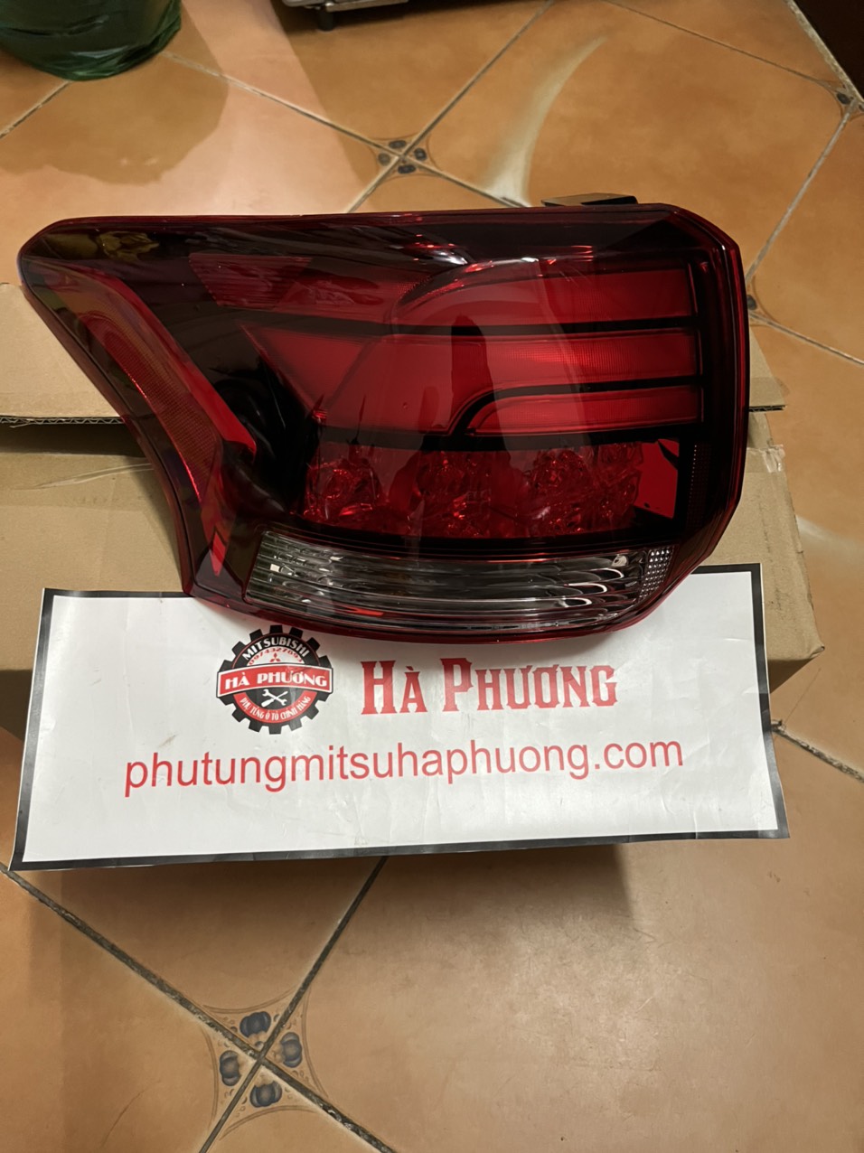 đèn hậu ngoài misubishi uotlander hàng xịn chính hãng, giá tốt ...