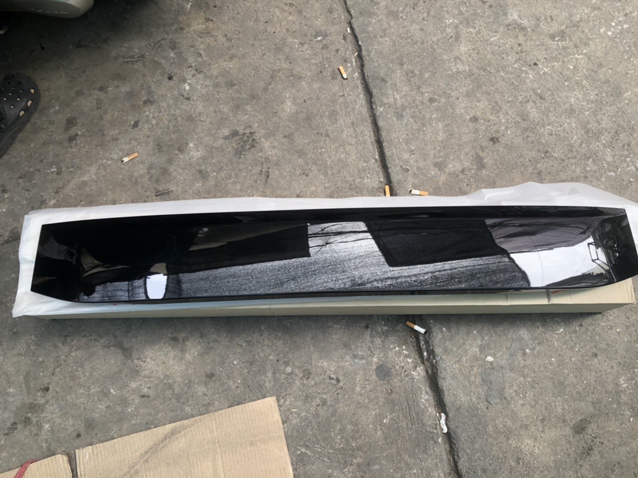 ốp nhựa trên cửa hậu xe mitsubishi pajero sport 2022 hàng xịn chính ...