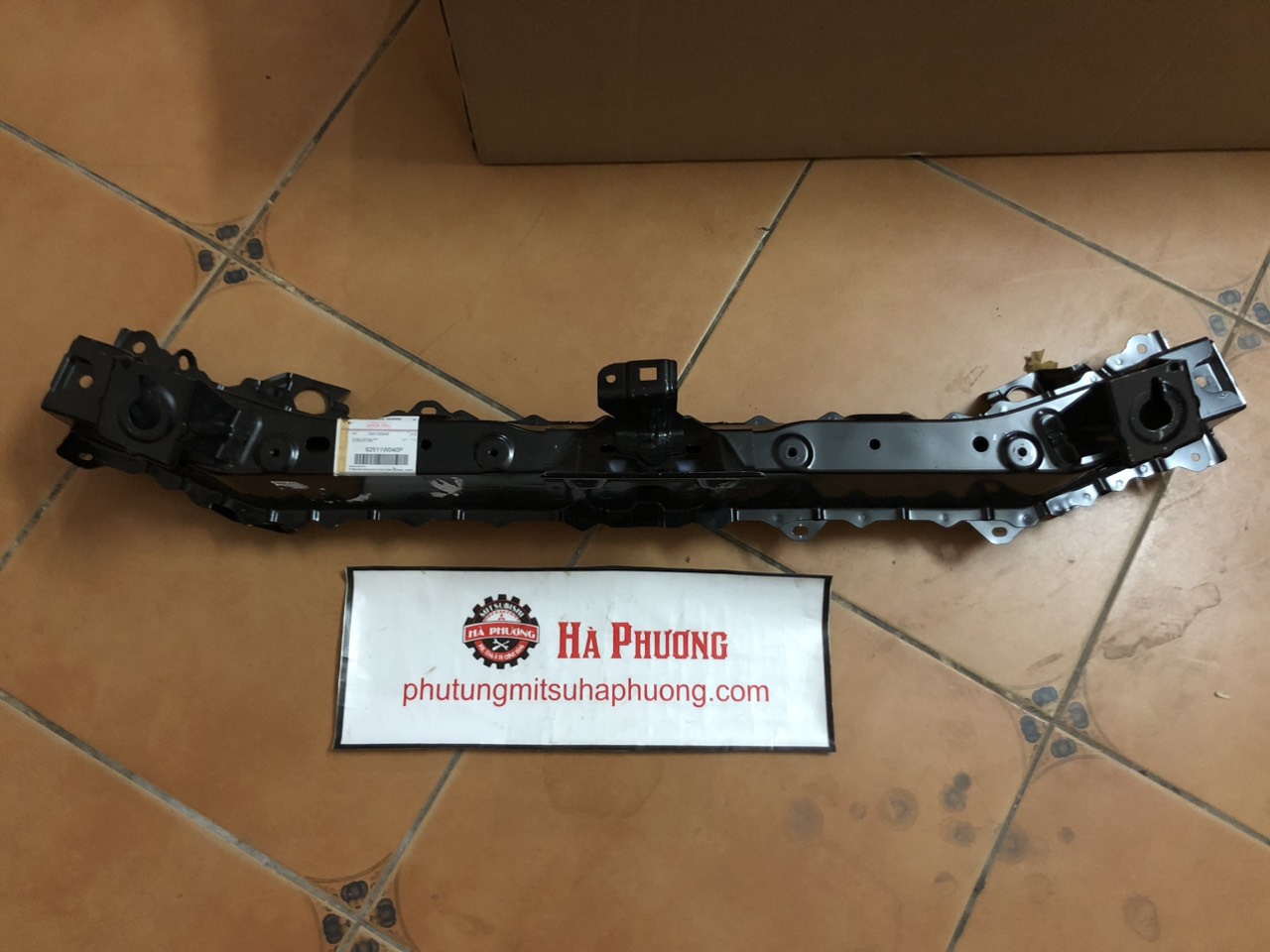 Xương ngang trên dàn nóng két nước xe mitsubishi xpander 2022 - 2023 ...