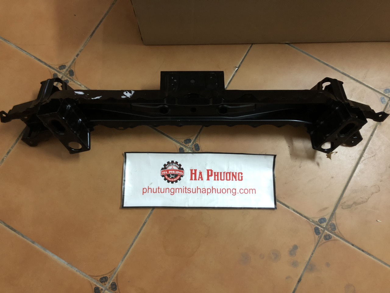 Xương ngang trên dàn nóng két nước xe mitsubishi xpander 2022 - 2023 ...
