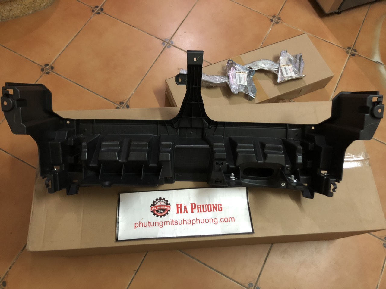 Hộc gió ca lăng trên dàn nóng két nước xe mitsubishi xpander 2021- 2023 ...