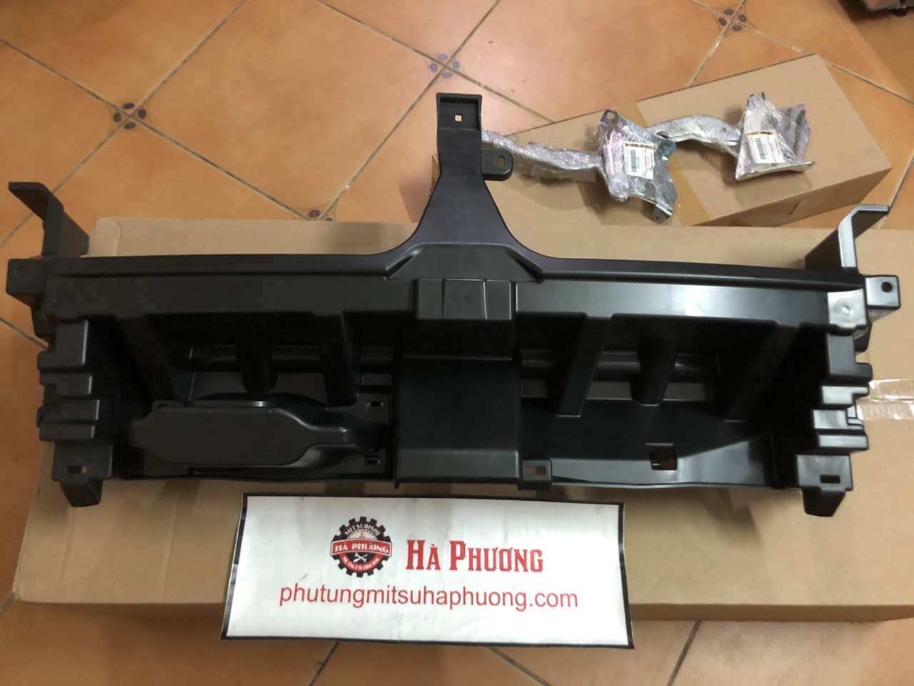 Hộc gió ca lăng trên dàn nóng két nước xe mitsubishi xpander 2021- 2023 ...