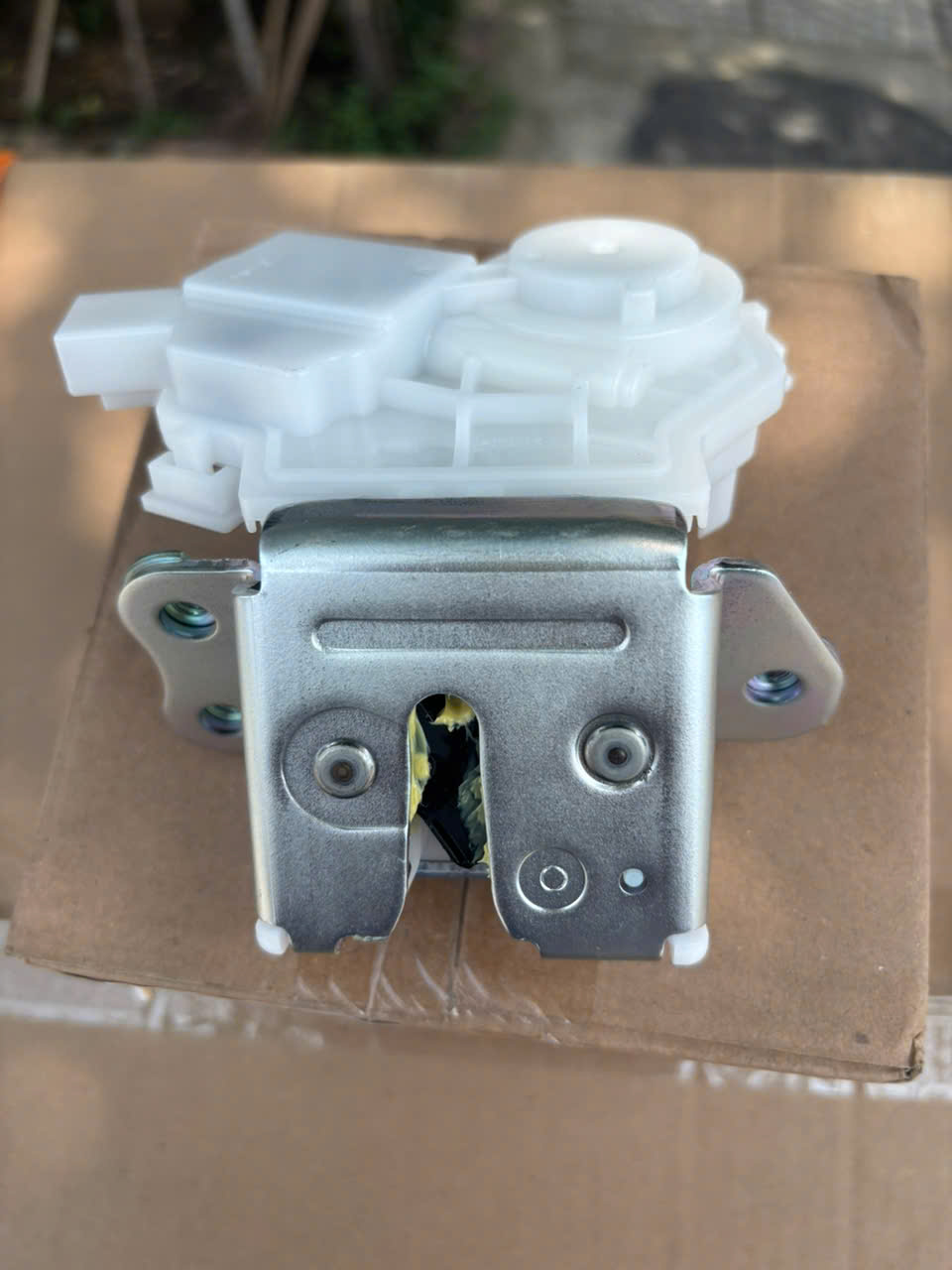 khóa ngậm cốp sau, khóa ngậm cửa hậu xe mitsubishi xpander 2022- 2025 ...